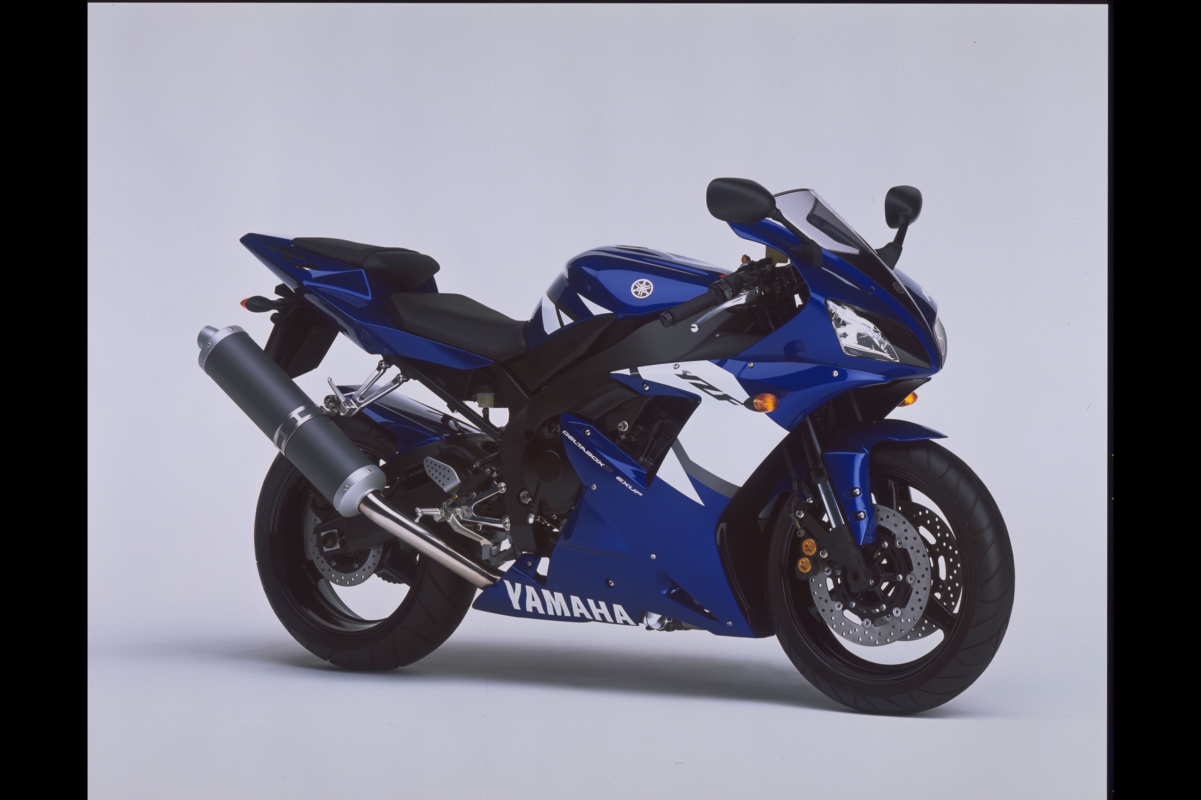 Iconic EU products - 2002 R1 - Yamaha Motor
