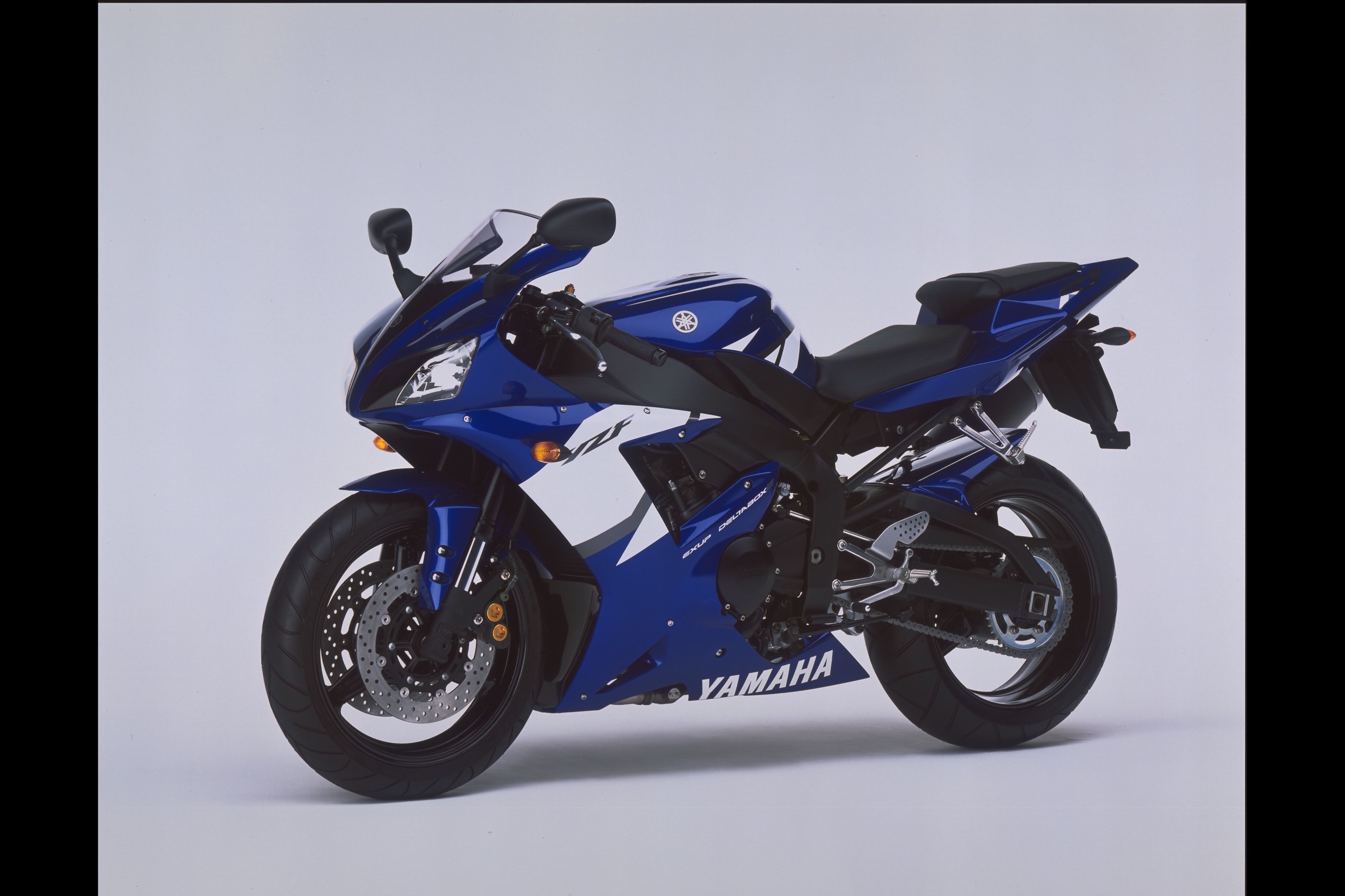 Iconic EU products - 2002 R1 - Yamaha Motor