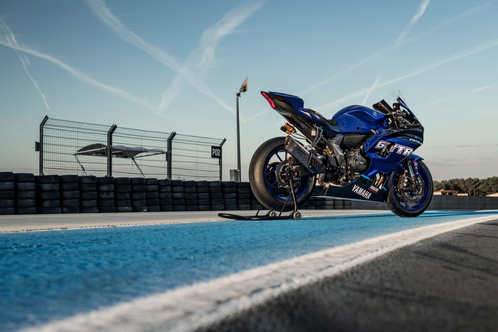 Yamaha R7 Cup - Yamaha Motor