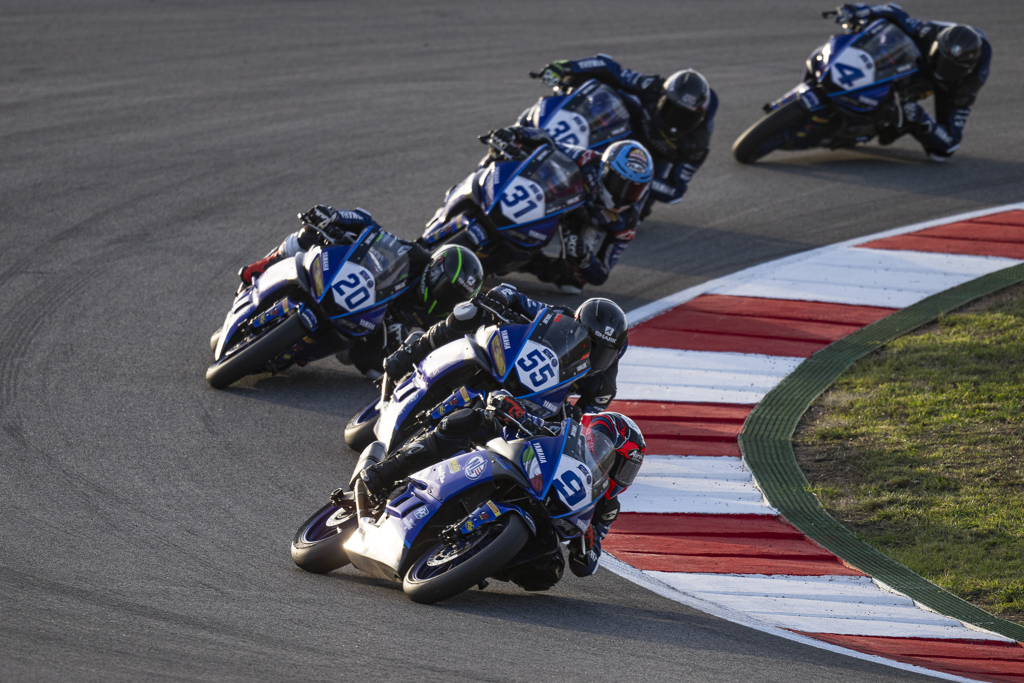 bLU cRU World - Yamaha Motor