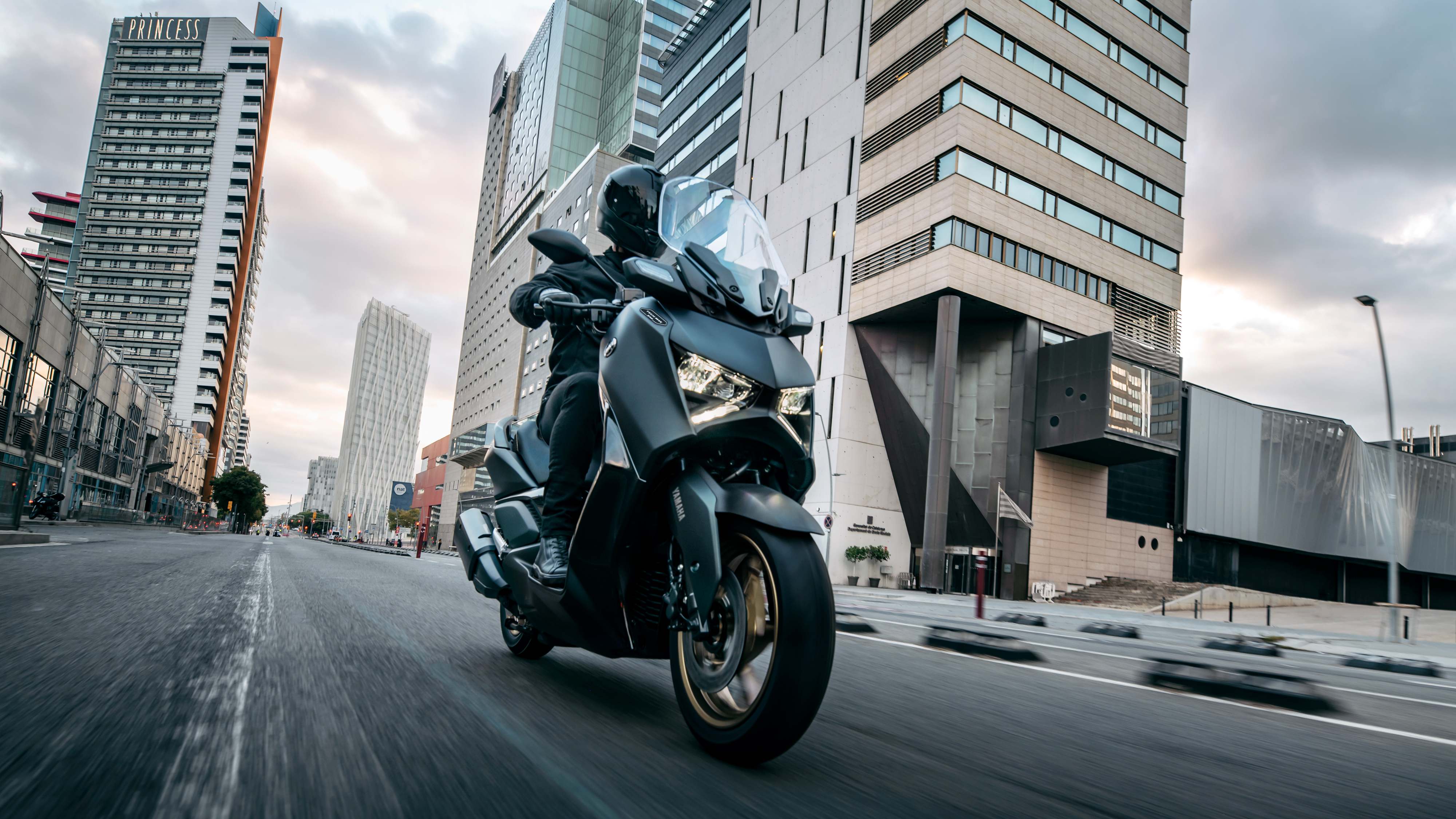 Tech Specs - Professional XMAX 300 - Yamaha Motor