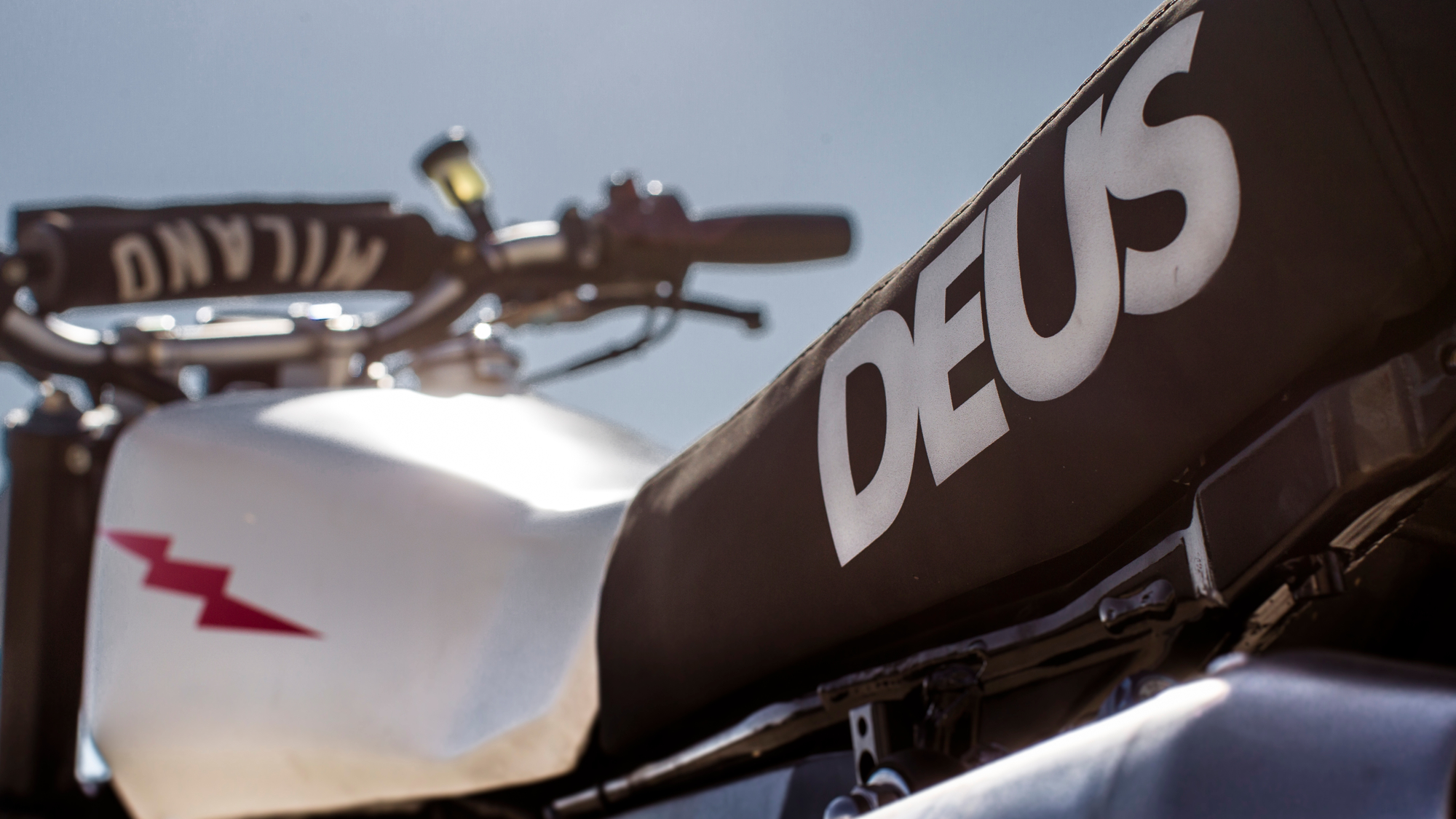 Yard Built SR400 Lightning by Deus - Yamaha Motor