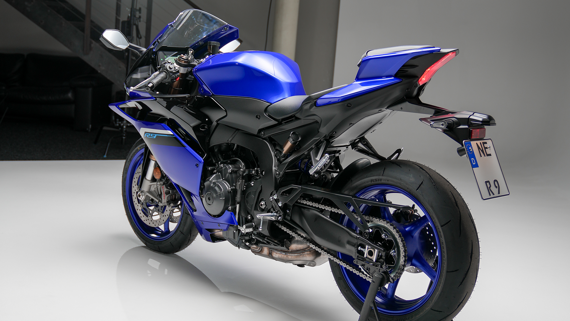 R9 - Yamaha Motor