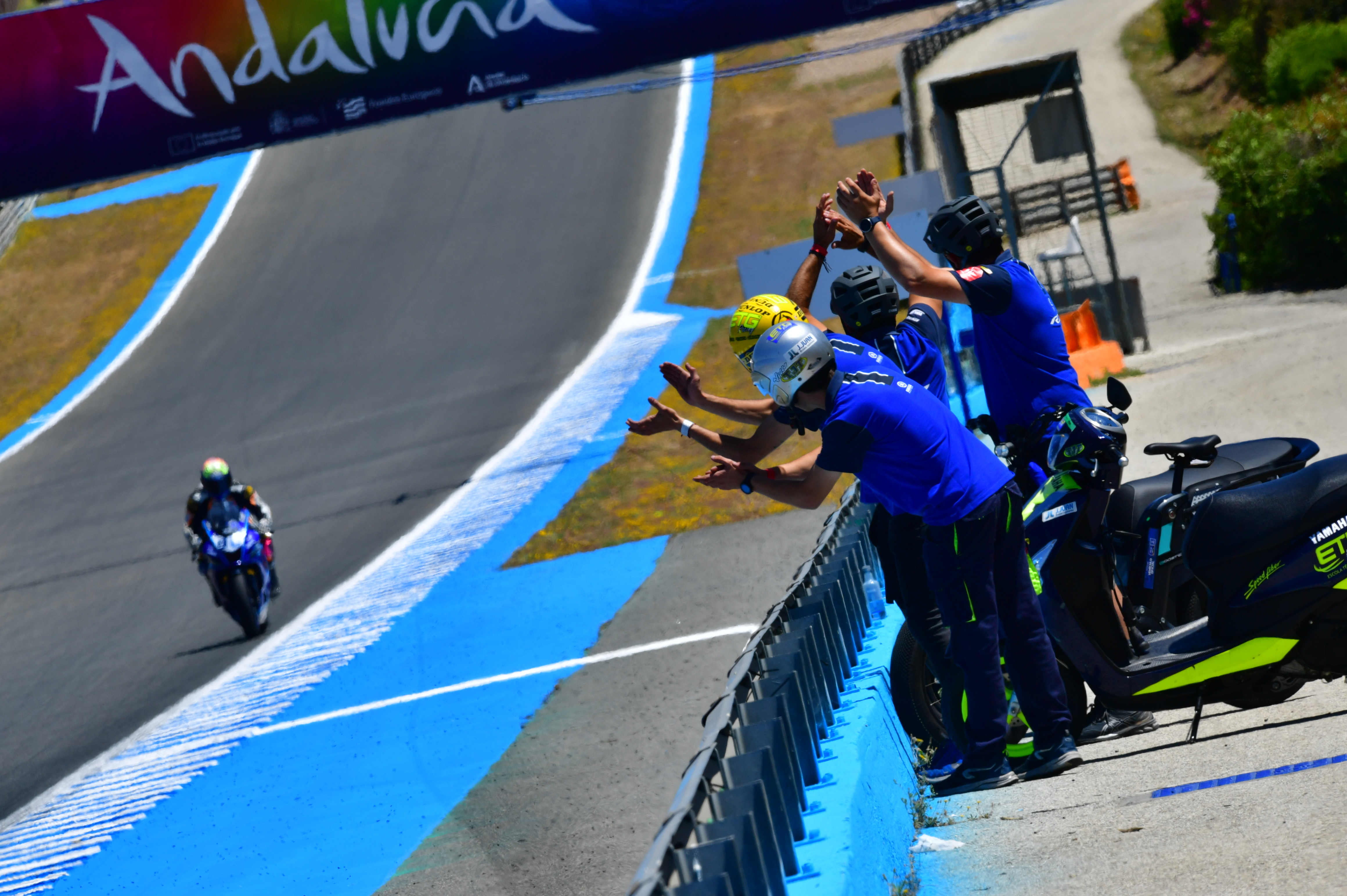 Yamaha R7 Cup en Jerez - Yamaha Motor