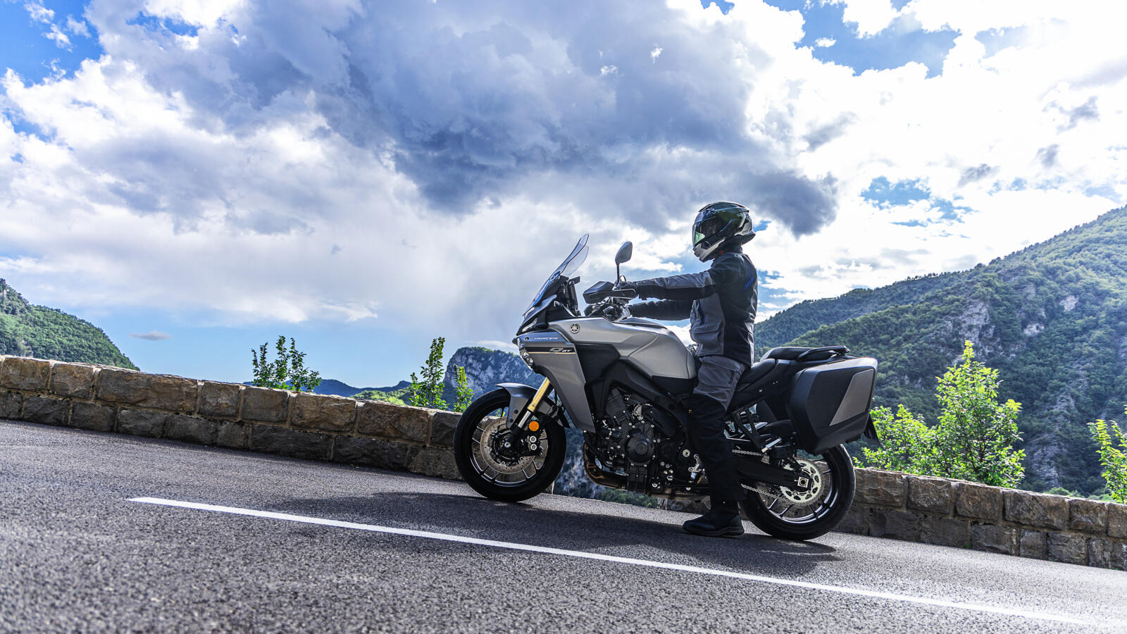 TRACER 7 - Motorcycles - Yamaha Motor